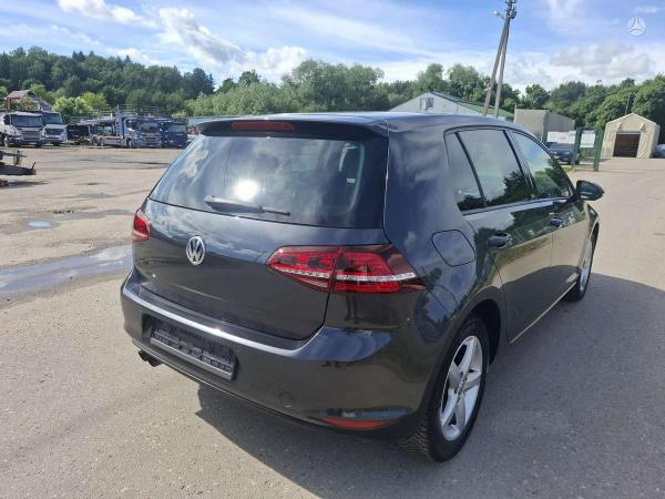 Blue Volkswagen Golf 2016 in Prienai, with an engine capacity of 1.40 L and mileage of 192 thousand km for 6800 €, photo 3 on AUTOMOTO.COM.LV