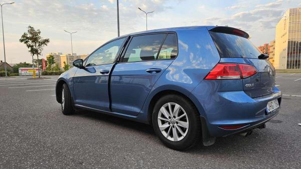 Blue Volkswagen Golf 2016 in Vilnius, with an engine capacity of 1.40 L and mileage of 209 thousand km for 8700 €, photo 1 on AUTOMOTO.COM.LV