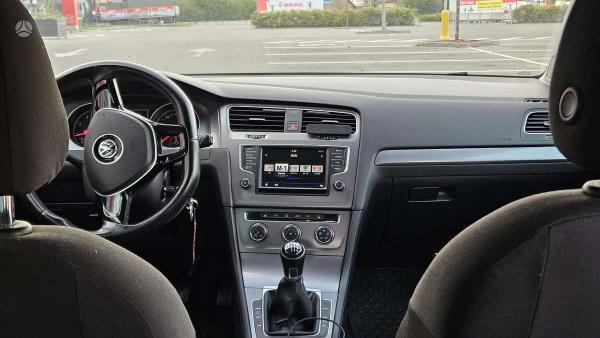 Blue Volkswagen Golf 2016 in Vilnius, with an engine capacity of 1.40 L and mileage of 209 thousand km for 8700 €, photo 10 on AUTOMOTO.COM.LV