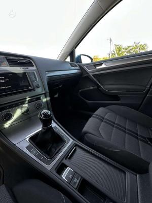 Blue Volkswagen Golf 2016 in Kaunas, with an engine capacity of 1.40 L and mileage of 203 thousand km for 8150 €, photo 8 on AUTOMOTO.COM.LV