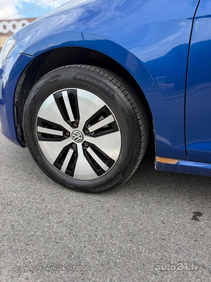 Blue Volkswagen Golf 2016 in Tallinn, with an engine capacity of 1.40 L and mileage of 179 thousand km for 8500 €, photo 16 on AUTOMOTO.COM.LV