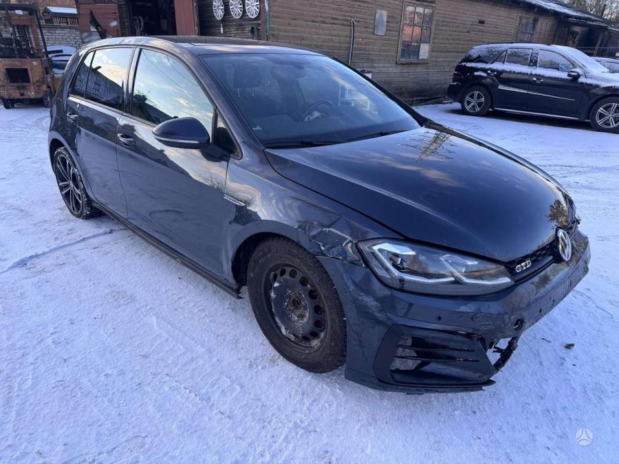 Blue Volkswagen Golf 2017 in Kaunas, with an engine capacity of 1.97 L and mileage of 110 thousand km for 6950 €, photo 1 on AUTOMOTO.COM.LV