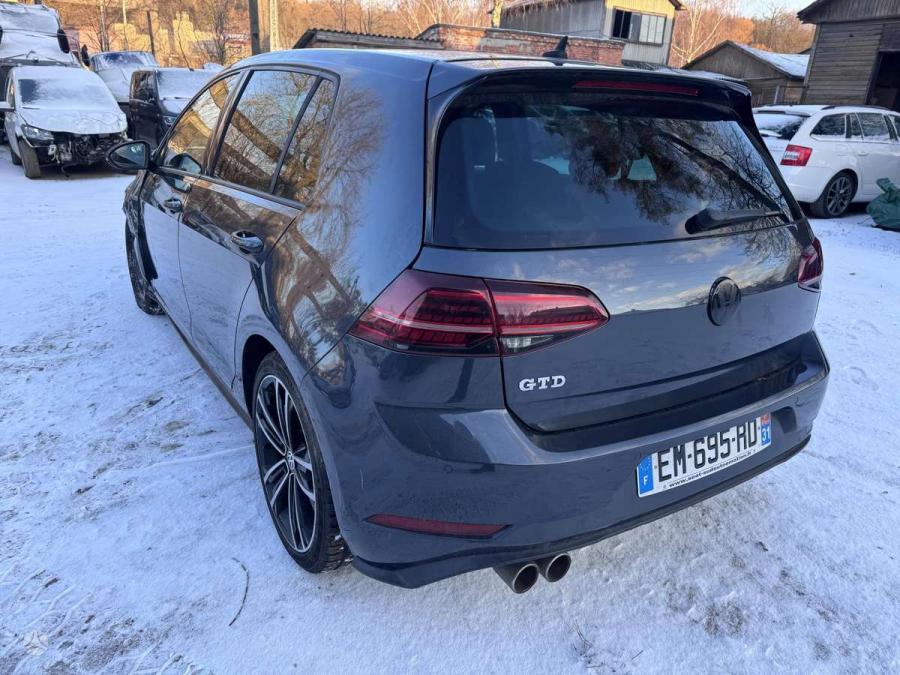 Blue Volkswagen Golf 2017 in Kaunas, with an engine capacity of 1.97 L and mileage of 110 thousand km for 6950 €, photo 6 on AUTOMOTO.COM.LV