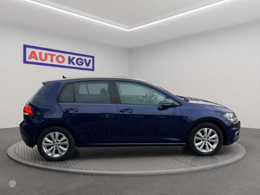 Blue Volkswagen Golf 2017 in Kaunas, with an engine capacity of 1.40 L and mileage of 184 thousand km for 12999 €, photo 6 on AUTOMOTO.COM.LV