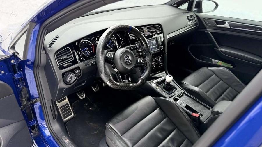 Blue Volkswagen Golf 2017 in Vilnius, with an engine capacity of 1.98 L and mileage of 50 thousand km for 20000 €, photo 3 on AUTOMOTO.COM.LV