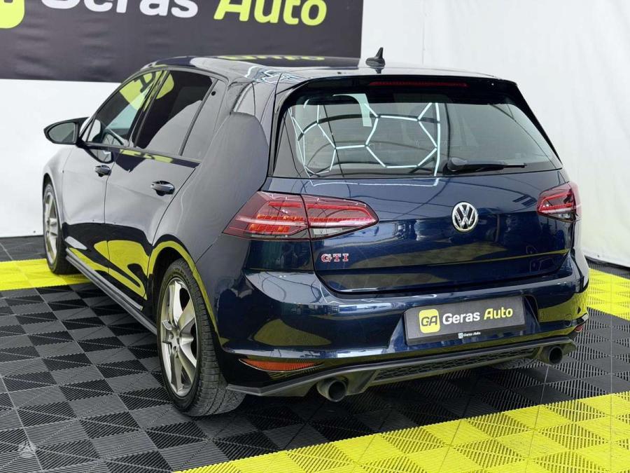 Blue Volkswagen Golf 2017 in Vilnius, with an engine capacity of 1.98 L and mileage of 130 thousand km for 13400 €, photo 5 on AUTOMOTO.COM.LV