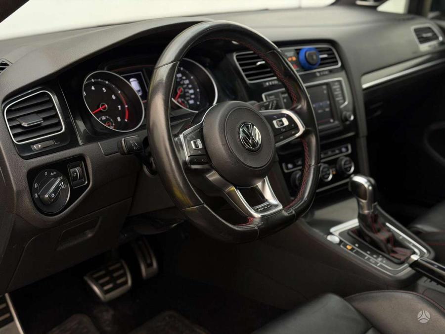 Blue Volkswagen Golf 2017 in Vilnius, with an engine capacity of 1.98 L and mileage of 130 thousand km for 13400 €, photo 9 on AUTOMOTO.COM.LV