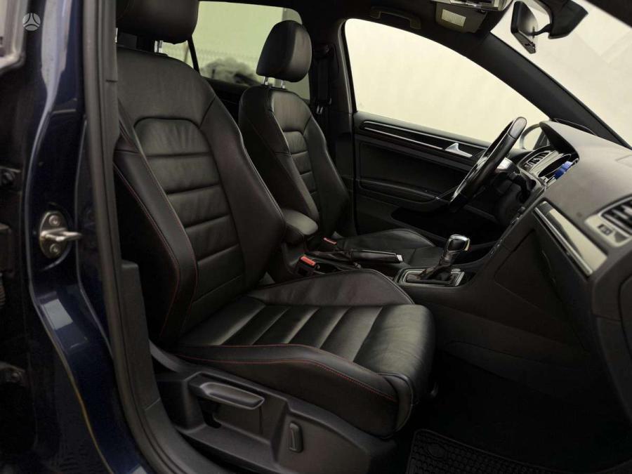 Blue Volkswagen Golf 2017 in Vilnius, with an engine capacity of 1.98 L and mileage of 130 thousand km for 13400 €, photo 13 on AUTOMOTO.COM.LV