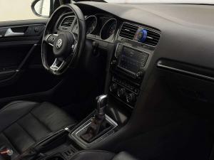 Blue Volkswagen Golf 2017 in Vilnius, with an engine capacity of 1.98 L and mileage of 130 thousand km for 13400 €, photo 14 on AUTOMOTO.COM.LV
