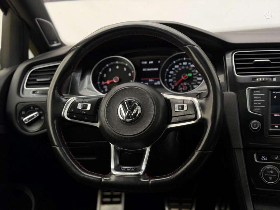 Blue Volkswagen Golf 2017 in Vilnius, with an engine capacity of 1.98 L and mileage of 130 thousand km for 13400 €, photo 16 on AUTOMOTO.COM.LV