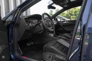 Zils Volkswagen Golf 2017 Viļņa, ar dzinēja tilpumu 1.98 L un nobraukumu 148 tūkst. km par 17900 €, foto 14 vietnē AUTOMOTO.COM.LV
