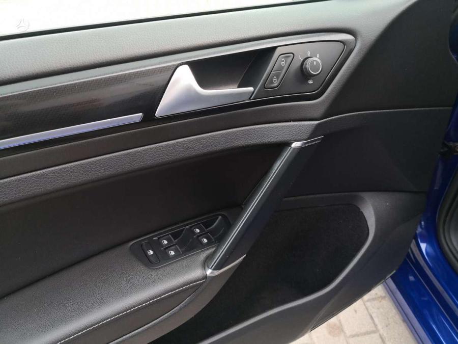 Blue Volkswagen Golf 2017 in Marijampole, with an engine capacity of 1.98 L and mileage of 148 thousand km for 23500 €, photo 23 on AUTOMOTO.COM.LV