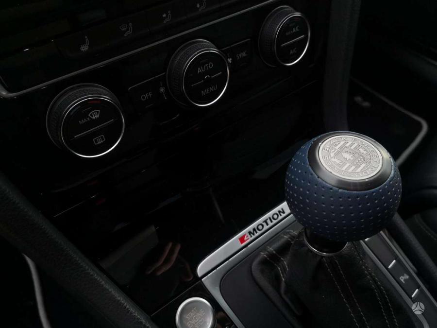Blue Volkswagen Golf 2017 in Marijampole, with an engine capacity of 1.98 L and mileage of 148 thousand km for 23500 €, photo 25 on AUTOMOTO.COM.LV