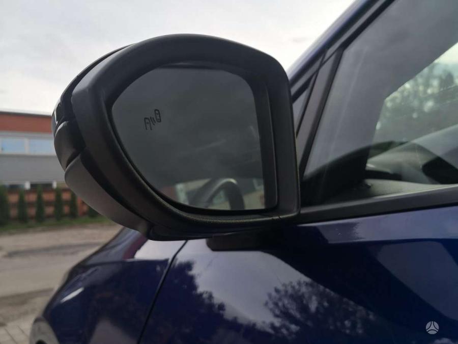 Blue Volkswagen Golf 2017 in Marijampole, with an engine capacity of 1.98 L and mileage of 148 thousand km for 23500 €, photo 26 on AUTOMOTO.COM.LV