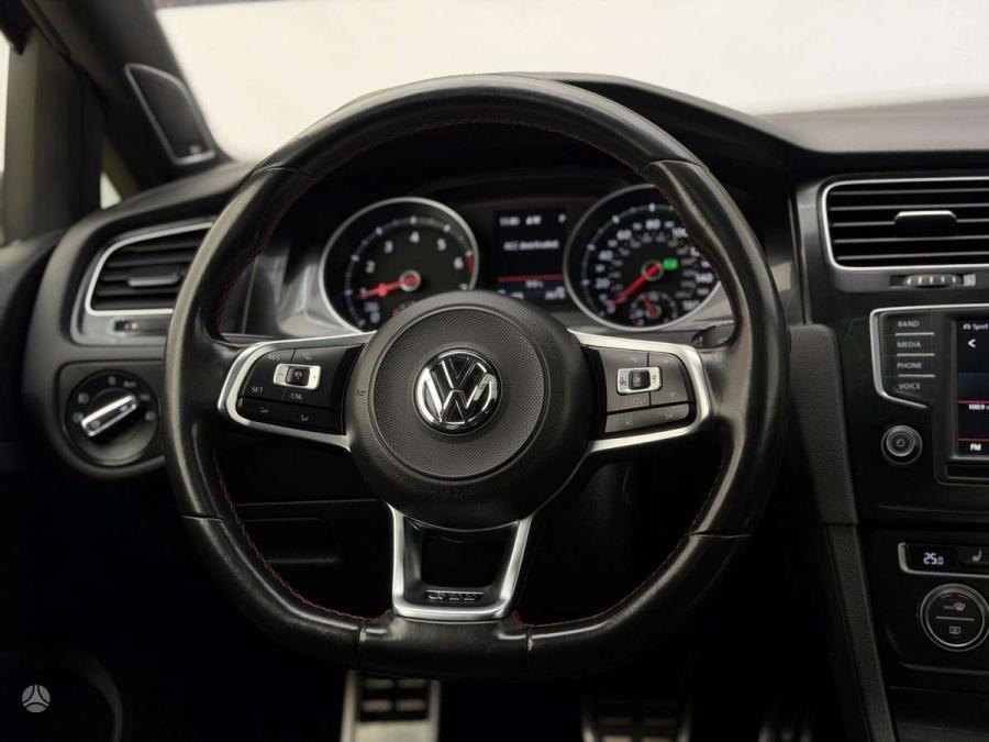 Blue Volkswagen Golf 2017 in Vilnius, with an engine capacity of 1.98 L and mileage of 130 thousand km for 13400 €, photo 16 on AUTOMOTO.COM.LV
