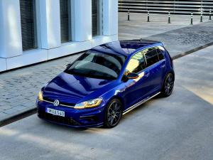 Blue Volkswagen Golf 2018 in Vilnius, with an engine capacity of 1.98 L and mileage of 43 thousand km for 26500 €, photo  on AUTOMOTO.COM.LV
