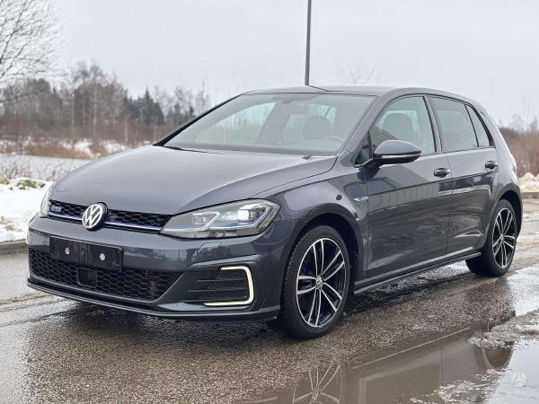 Zils Volkswagen Golf 2018 Tauragė, ar dzinēja tilpumu 1.40 L un nobraukumu 180 tūkst. km par 10500 €, foto 1 vietnē AUTOMOTO.COM.LV