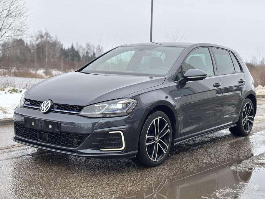 Blue Volkswagen Golf 2018 in Taurage, with an engine capacity of 1.40 L and mileage of 180 thousand km for 10500 €, photo 1 on AUTOMOTO.COM.LV