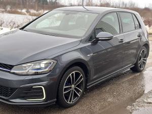 Blue Volkswagen Golf 2018 in Taurage, with an engine capacity of 1.40 L and mileage of 180 thousand km for 10500 €, photo 2 on AUTOMOTO.COM.LV