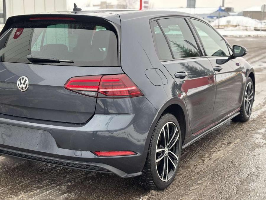 Blue Volkswagen Golf 2018 in Taurage, with an engine capacity of 1.40 L and mileage of 180 thousand km for 10500 €, photo 5 on AUTOMOTO.COM.LV