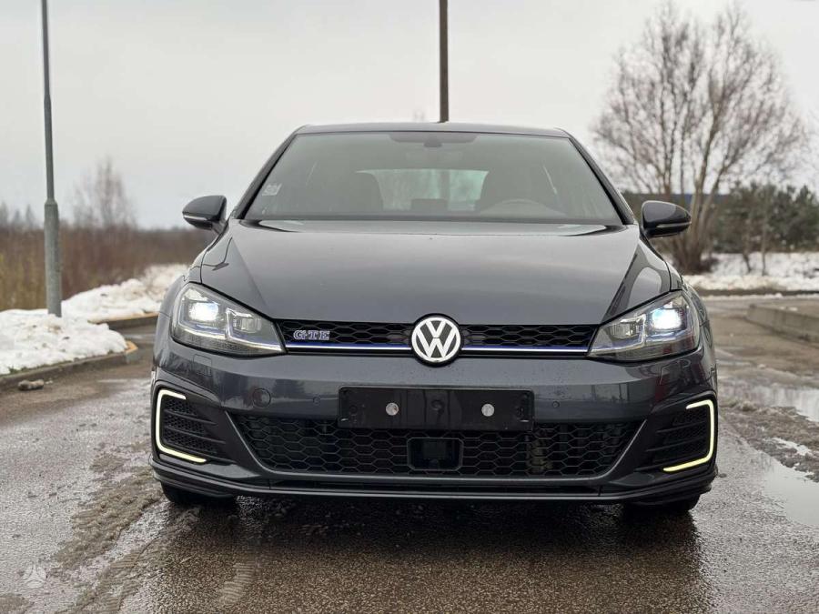 Blue Volkswagen Golf 2018 in Taurage, with an engine capacity of 1.40 L and mileage of 180 thousand km for 10500 €, photo 8 on AUTOMOTO.COM.LV