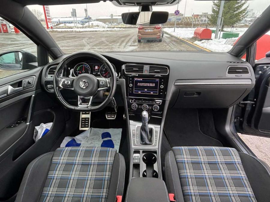 Blue Volkswagen Golf 2018 in Taurage, with an engine capacity of 1.40 L and mileage of 180 thousand km for 10500 €, photo 14 on AUTOMOTO.COM.LV