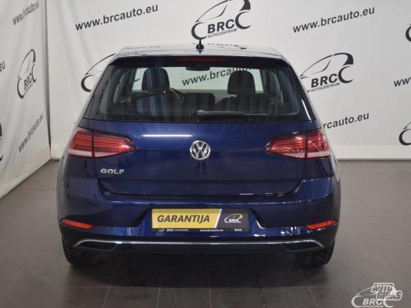 Blue Volkswagen Golf 2018 in Riga, with an engine capacity of 1.60 L and mileage of 51 thousand km for 15800 €, photo 4 on AUTOMOTO.COM.LV