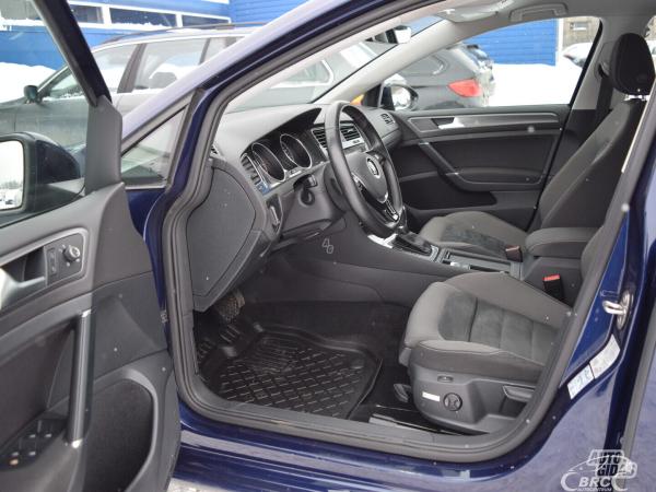 Blue Volkswagen Golf 2018 in Riga, with an engine capacity of 1.60 L and mileage of 51 thousand km for 15800 €, photo 7 on AUTOMOTO.COM.LV