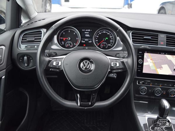 Blue Volkswagen Golf 2018 in Riga, with an engine capacity of 1.60 L and mileage of 51 thousand km for 15800 €, photo 9 on AUTOMOTO.COM.LV