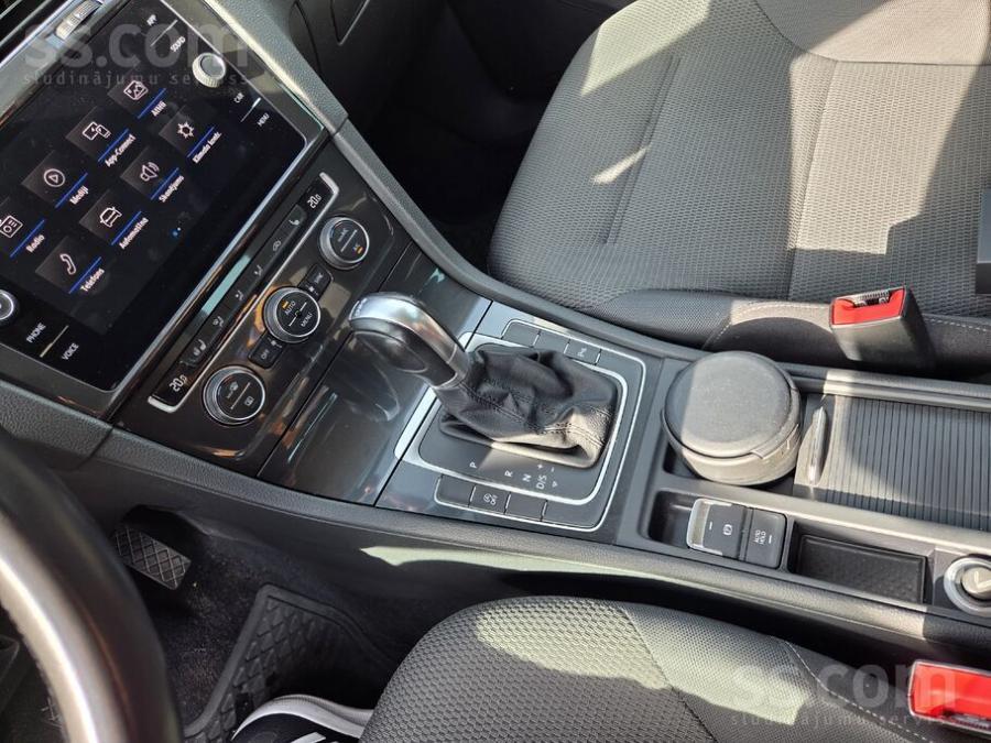Blue Volkswagen Golf 2018 in Riga, with an engine capacity of 2.00 L and mileage of 127 thousand km for 12500 €, photo 13 on AUTOMOTO.COM.LV