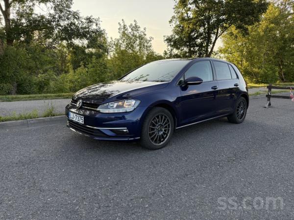 Blue Volkswagen Golf 2018 in Riga, with an engine capacity of 1.40 L and mileage of 114 thousand km for 12800 €, photo 3 on AUTOMOTO.COM.LV