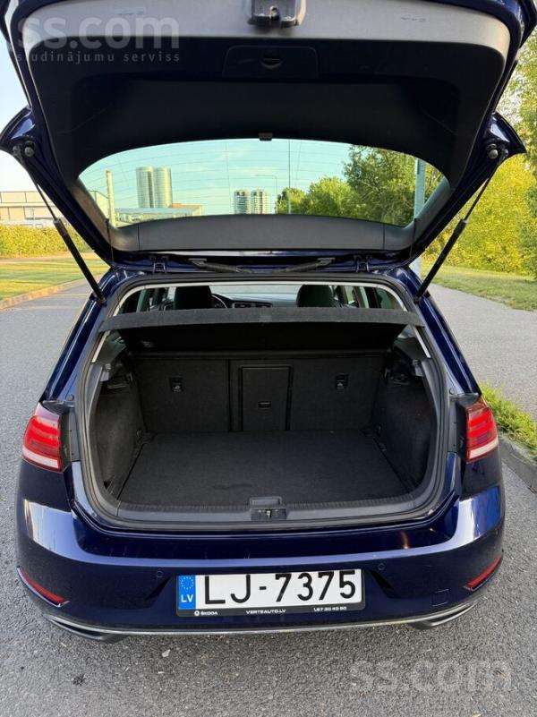 Blue Volkswagen Golf 2018 in Riga, with an engine capacity of 1.40 L and mileage of 114 thousand km for 12800 €, photo 8 on AUTOMOTO.COM.LV
