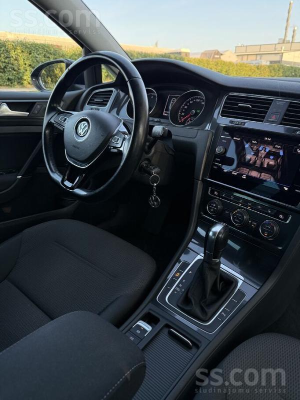 Blue Volkswagen Golf 2018 in Riga, with an engine capacity of 1.40 L and mileage of 114 thousand km for 12800 €, photo 9 on AUTOMOTO.COM.LV
