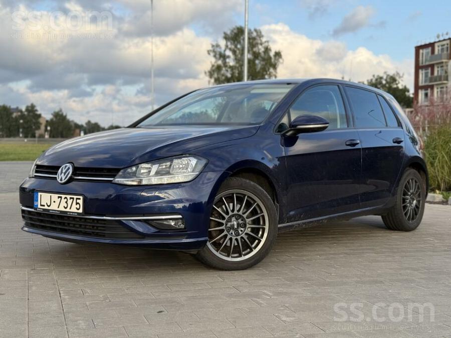 Blue Volkswagen Golf 2018 in Riga, with an engine capacity of 1.40 L and mileage of 114 thousand km for 12590 €, photo 1 on AUTOMOTO.COM.LV