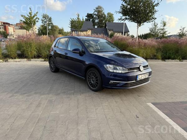 Blue Volkswagen Golf 2018 in Riga, with an engine capacity of 1.40 L and mileage of 114 thousand km for 12590 €, photo 3 on AUTOMOTO.COM.LV