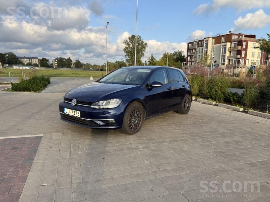 Blue Volkswagen Golf 2018 in Riga, with an engine capacity of 1.40 L and mileage of 114 thousand km for 12590 €, photo 5 on AUTOMOTO.COM.LV