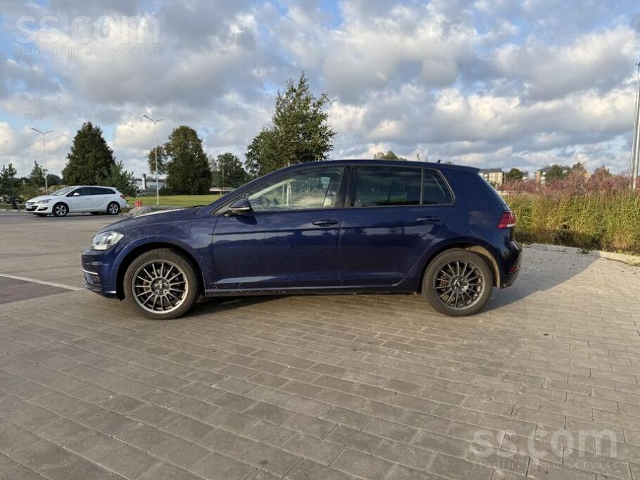 Blue Volkswagen Golf 2018 in Riga, with an engine capacity of 1.40 L and mileage of 114 thousand km for 12590 €, photo 7 on AUTOMOTO.COM.LV