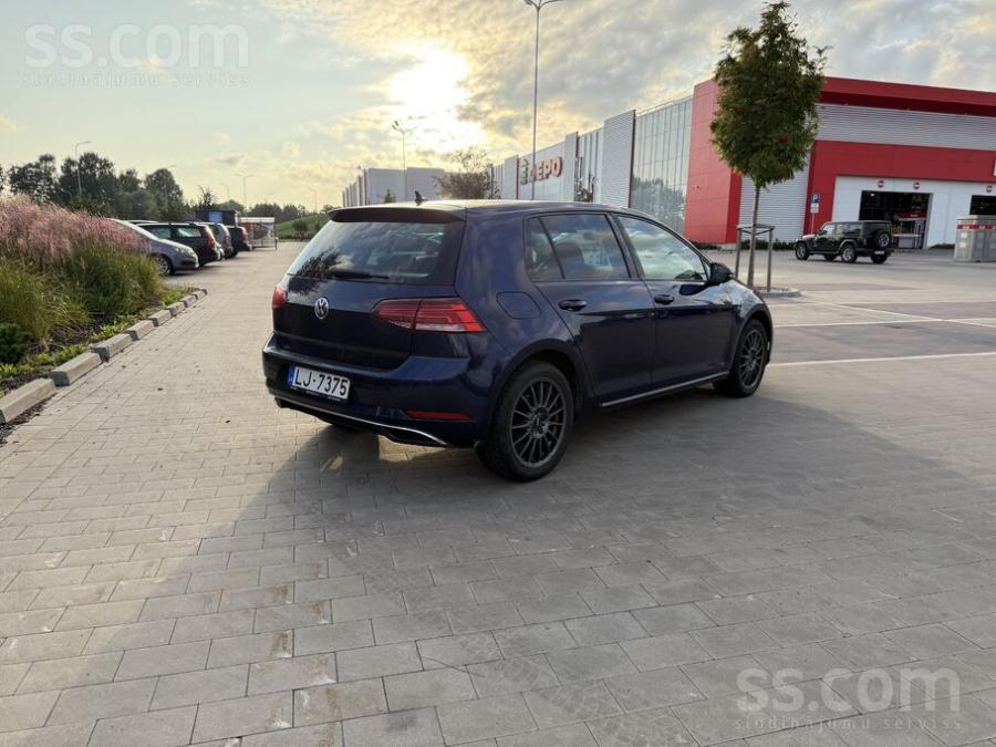 Blue Volkswagen Golf 2018 in Riga, with an engine capacity of 1.40 L and mileage of 114 thousand km for 12590 €, photo 8 on AUTOMOTO.COM.LV