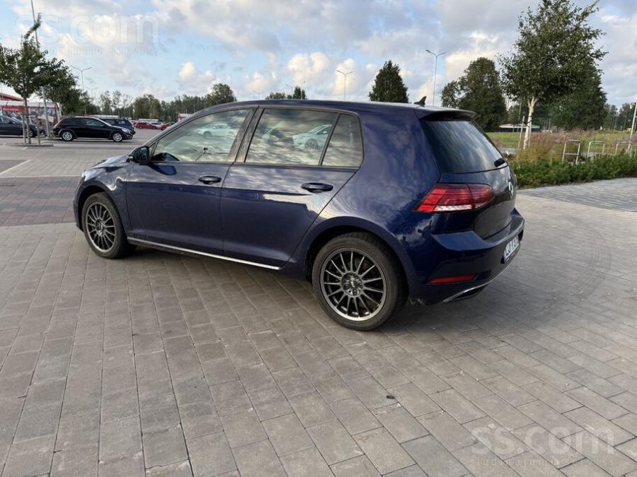 Blue Volkswagen Golf 2018 in Riga, with an engine capacity of 1.40 L and mileage of 114 thousand km for 12590 €, photo 9 on AUTOMOTO.COM.LV