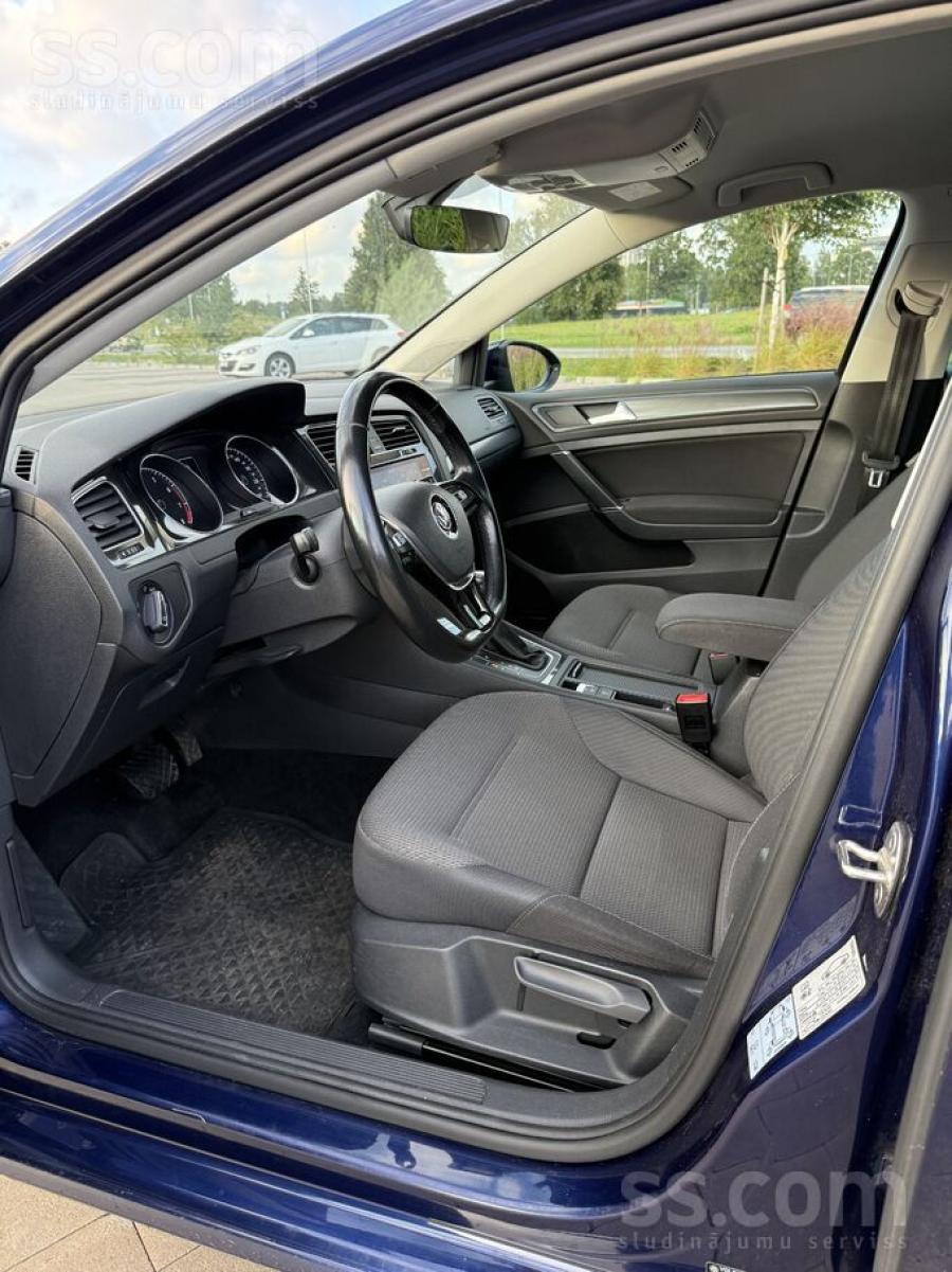 Blue Volkswagen Golf 2018 in Riga, with an engine capacity of 1.40 L and mileage of 114 thousand km for 12590 €, photo 12 on AUTOMOTO.COM.LV