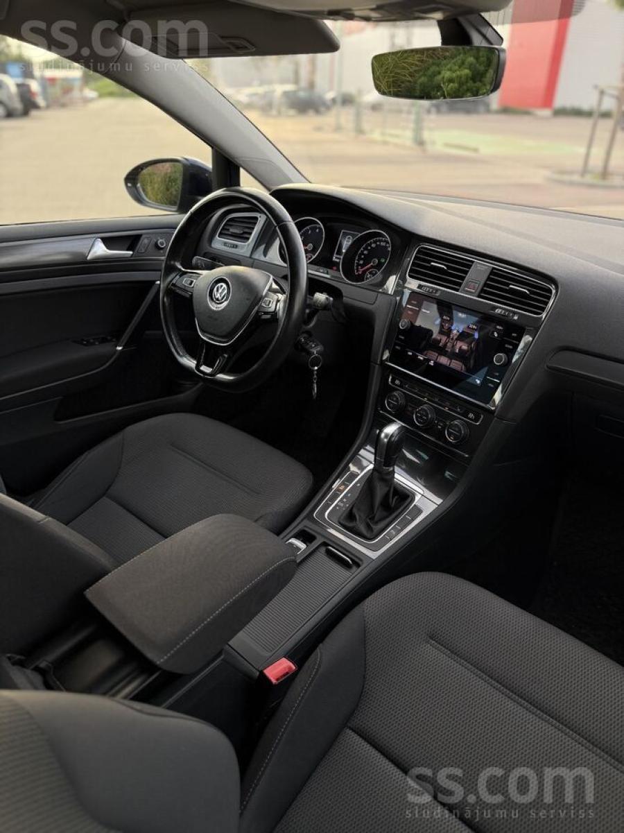 Blue Volkswagen Golf 2018 in Riga, with an engine capacity of 1.40 L and mileage of 114 thousand km for 12590 €, photo 13 on AUTOMOTO.COM.LV