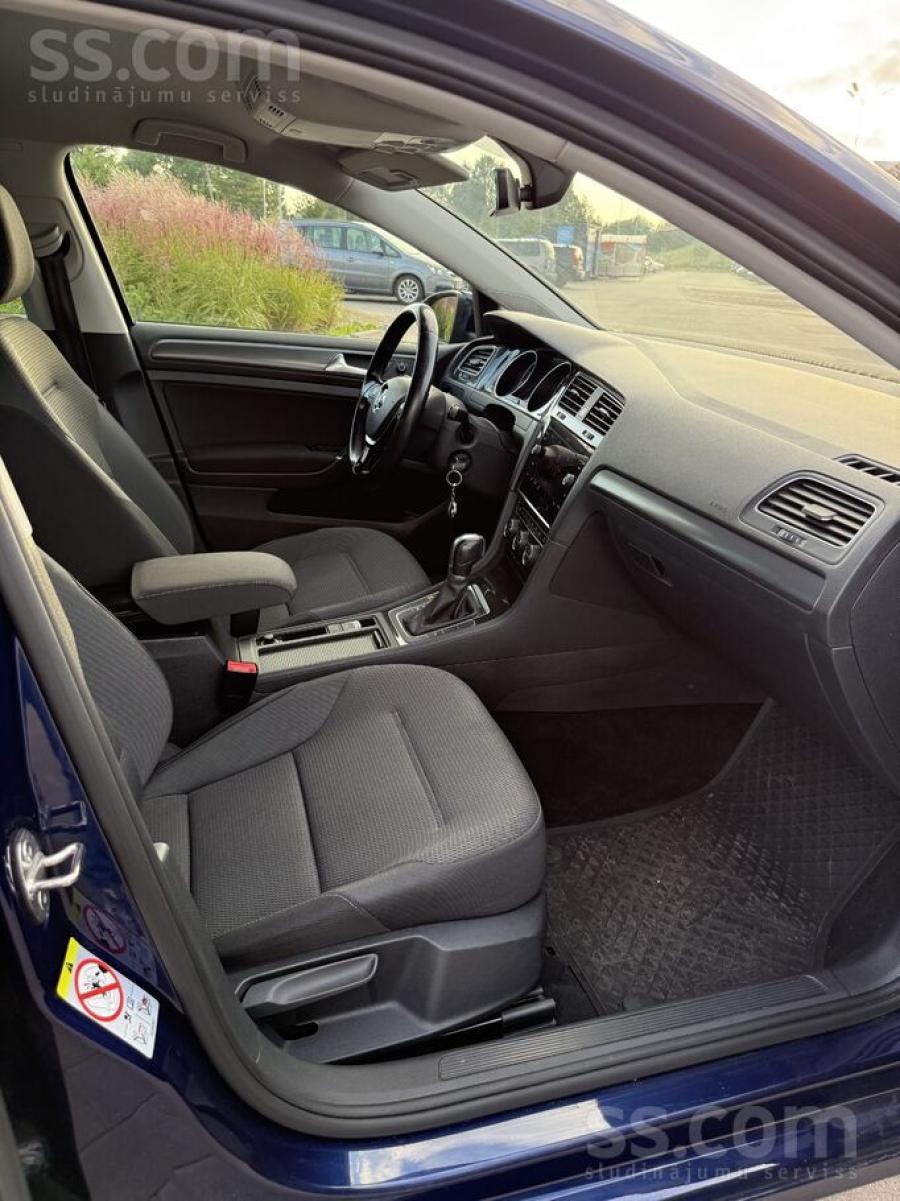 Blue Volkswagen Golf 2018 in Riga, with an engine capacity of 1.40 L and mileage of 114 thousand km for 12590 €, photo 15 on AUTOMOTO.COM.LV