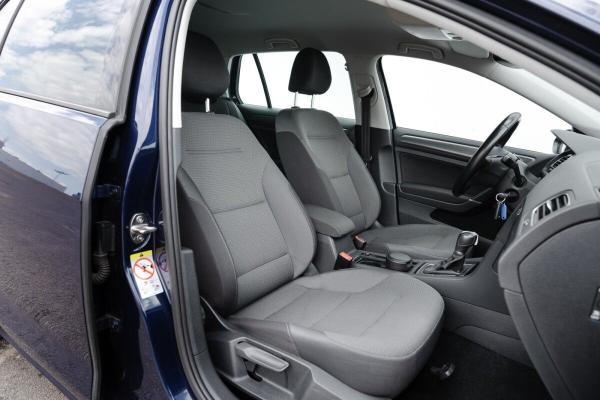 Zils Volkswagen Golf 2018 Rīga, ar dzinēja tilpumu 2.00 L un nobraukumu 127 tūkst. km par 13500 €, foto 7 vietnē AUTOMOTO.COM.LV