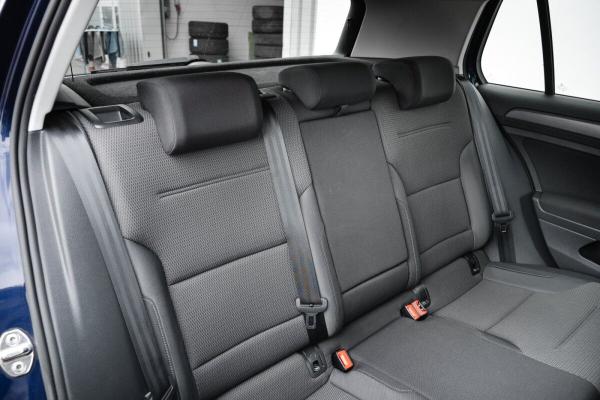 Zils Volkswagen Golf 2018 Rīga, ar dzinēja tilpumu 2.00 L un nobraukumu 127 tūkst. km par 13500 €, foto 8 vietnē AUTOMOTO.COM.LV