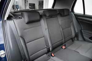 Zils Volkswagen Golf 2018 Rīga, ar dzinēja tilpumu 2.00 L un nobraukumu 127 tūkst. km par 13500 €, foto 8 vietnē AUTOMOTO.COM.LV