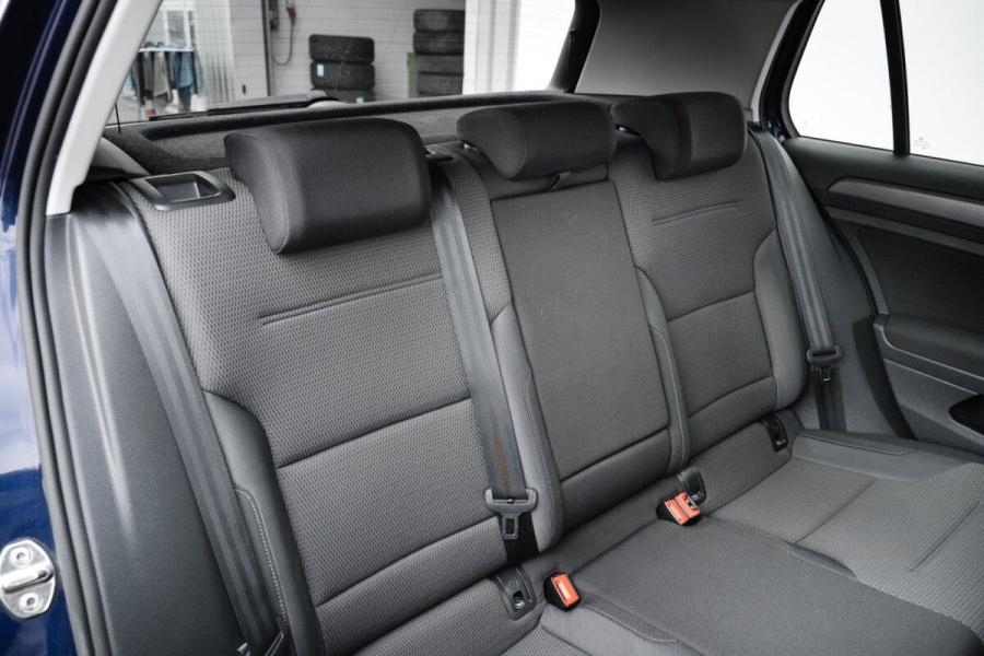 Zils Volkswagen Golf 2018 Rīga, ar dzinēja tilpumu 2.00 L un nobraukumu 127 tūkst. km par 13500 €, foto 8 vietnē AUTOMOTO.COM.LV