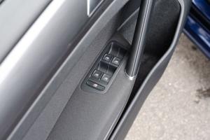 Zils Volkswagen Golf 2018 Rīga, ar dzinēja tilpumu 2.00 L un nobraukumu 127 tūkst. km par 13500 €, foto 9 vietnē AUTOMOTO.COM.LV