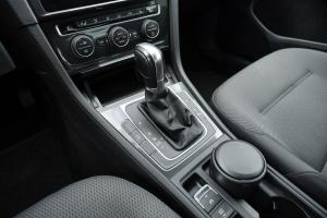 Zils Volkswagen Golf 2018 Rīga, ar dzinēja tilpumu 2.00 L un nobraukumu 127 tūkst. km par 13500 €, foto 12 vietnē AUTOMOTO.COM.LV