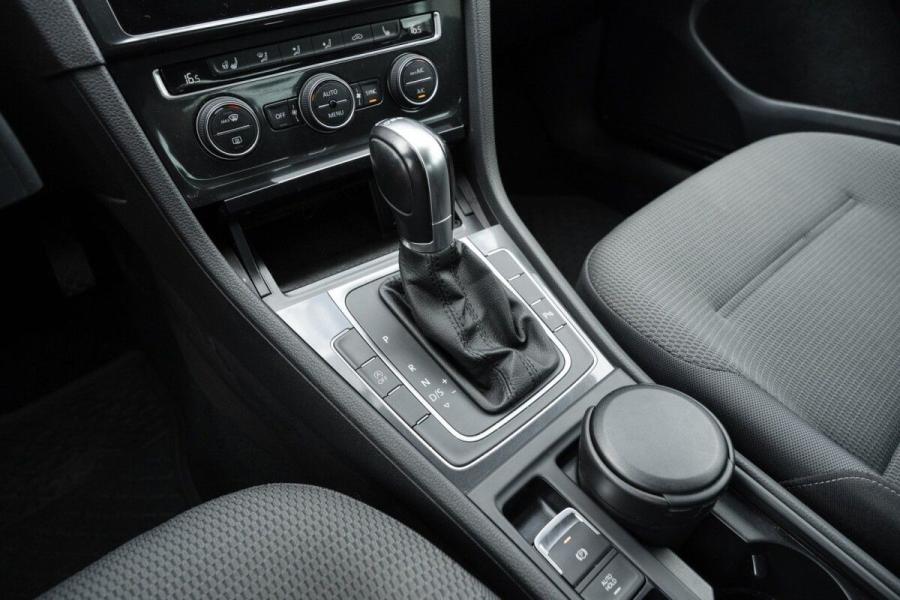 Zils Volkswagen Golf 2018 Rīga, ar dzinēja tilpumu 2.00 L un nobraukumu 127 tūkst. km par 13500 €, foto 12 vietnē AUTOMOTO.COM.LV