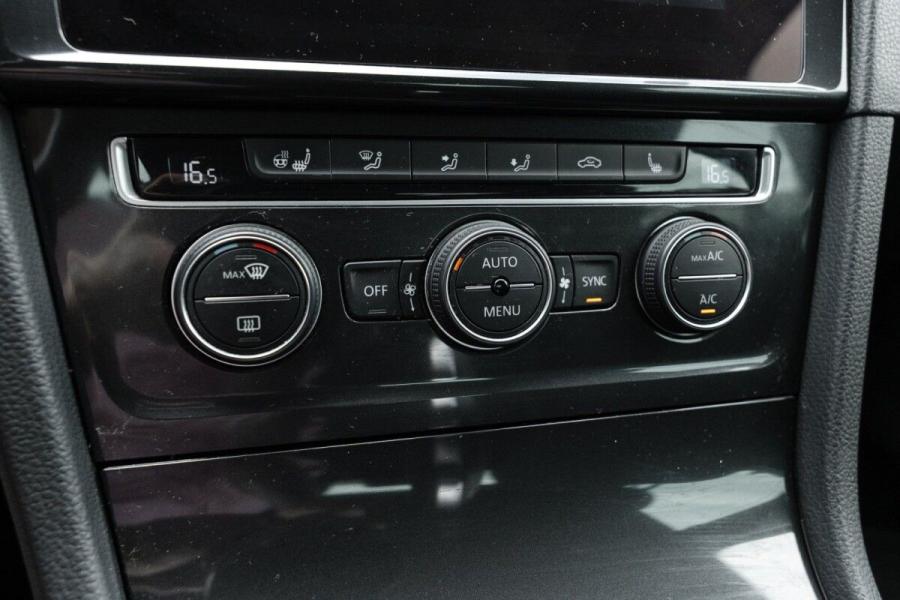 Zils Volkswagen Golf 2018 Rīga, ar dzinēja tilpumu 2.00 L un nobraukumu 127 tūkst. km par 13500 €, foto 13 vietnē AUTOMOTO.COM.LV